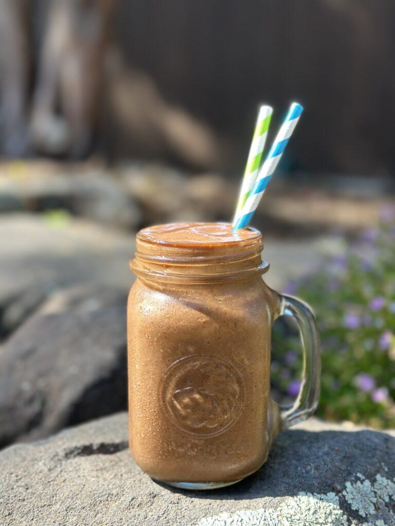 Easy Vegan Mocha Frappuccino Smoothie – Naturally Sweet & Energizing - Nutmeg Notebook